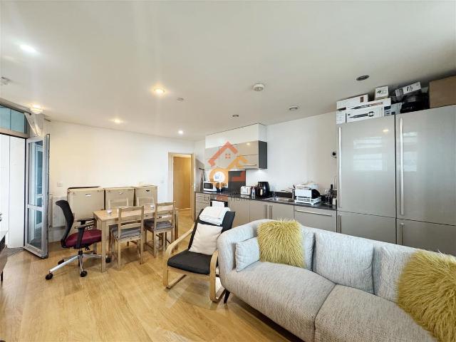 Lona Tower, 33 Ross Way, London E14, 2 bed flat to rent, £2,300 pcm | PrimeLocation