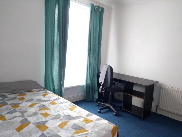 Londesborough Road, Southsea PO4 3 bed terraced house to rent £1,876 pcm £433 pw