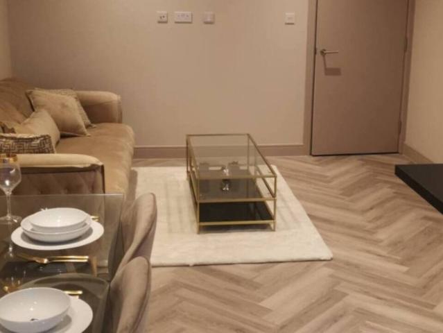 London 2BR Retreat with Free Parking & City Access