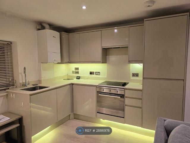 London Court, Reading RG1, 1 bed flat to rent, £1,300 pcm | PrimeLocation