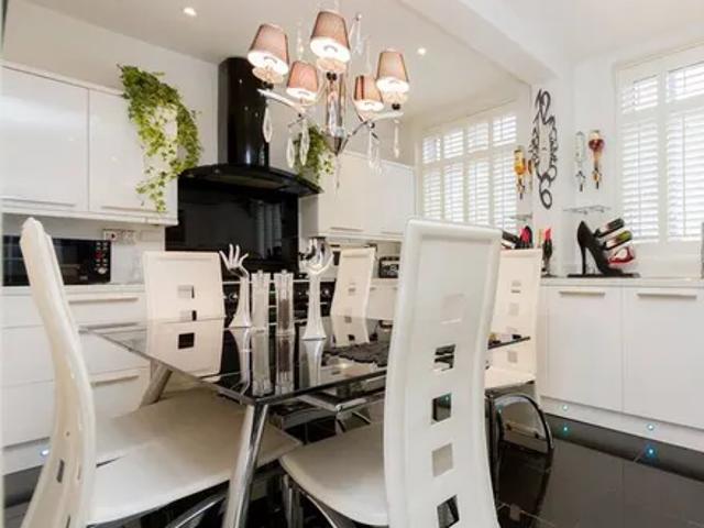 London, CR4 2AF, United Kingdom | 4 bed apartment for rent #96590193 | Rentberry