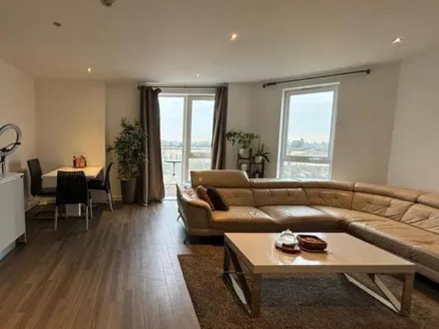 London Academy, Green Lane, London, HA8 8DE, United Kingdom | Room for rent #140396027 | Rentberry