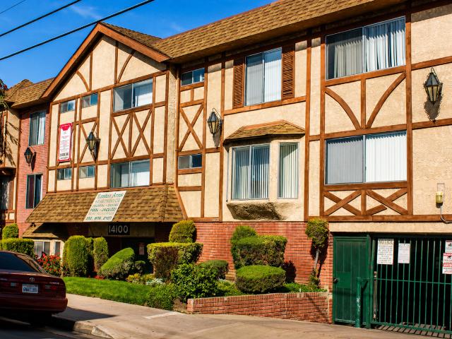 London Arms 1 Bedroom Apartment for Rent at 14030 Chadron Ave, Hawthorne, CA 90250 East Hawthorne