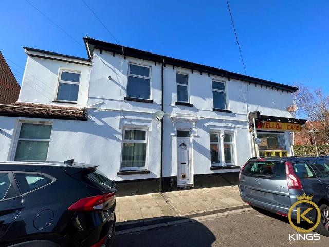 London Avenue, Stamshaw 2 bed apartment to rent £1,050 pcm £242 pw