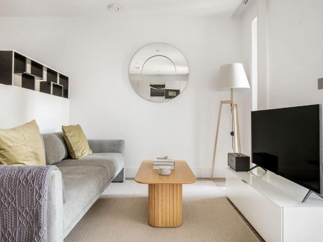London Borough Of Tower Hamlets E1, 1 bed flat to rent, £2,960 pcm | PrimeLocation