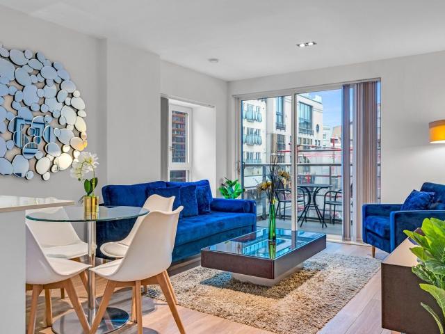 London Borough Of Tower Hamlets E1, 2 bed flat to rent, £11,620 pcm | PrimeLocation