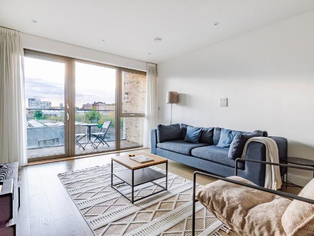 London Borough Of Tower Hamlets E1, 2 bed flat to rent, £2,750 pcm | PrimeLocation
