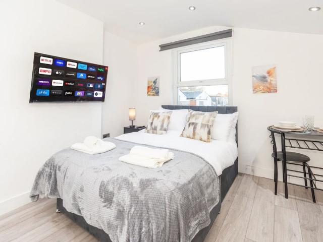 London Borough Of Wandsworth SW17, 1 bed flat to rent, £2,134 pcm | PrimeLocation