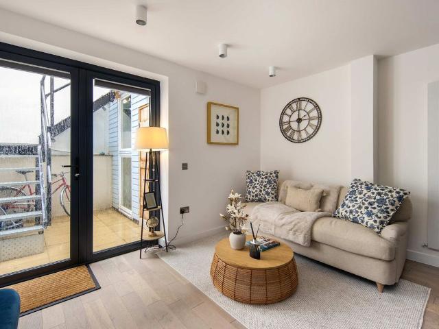 London Borough Of Camden NW1, 1 bed flat to rent, £5,796 pcm | PrimeLocation