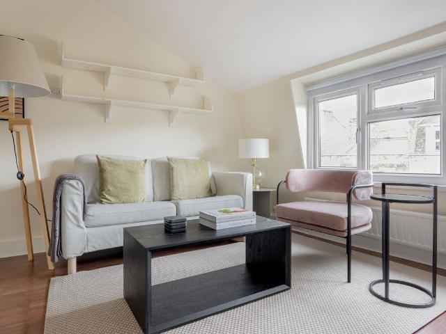 London Borough Of Camden WC1H, 1 bed flat to rent, £2,390 pcm | PrimeLocation