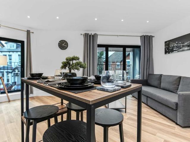 London Borough Of Croydon CR0, 1 bed flat to rent, £3,296 pcm | PrimeLocation
