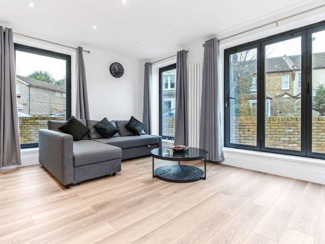 London Borough Of Croydon CR0, 2 bed flat to rent, £4,668 pcm | PrimeLocation