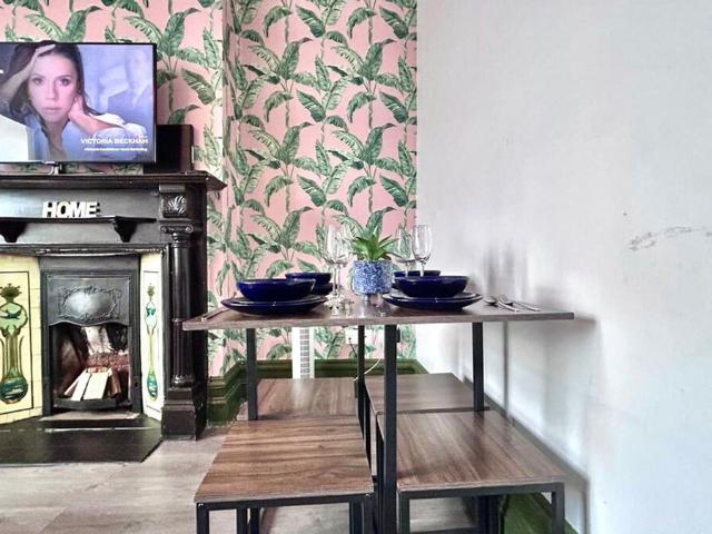 London Borough Of Hammersmith And Fulham W12, 2 bed flat to rent, £4,876 pcm | PrimeLocation