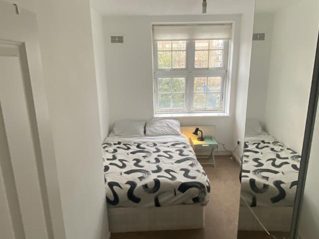 London Bridge: Double bed and own WC