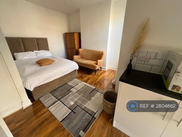 London, Brixton, Herne Hill, Tulse. Studio to rent £1,295 pcm £299 pw