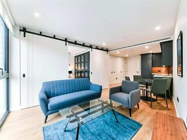 London dock 14 Room 1