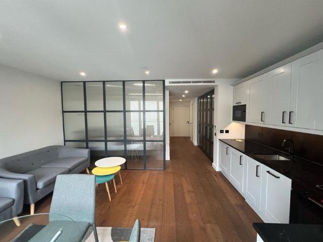 London Dock, Emery Way, E1W Studio to rent £2,733 pcm £631 pw