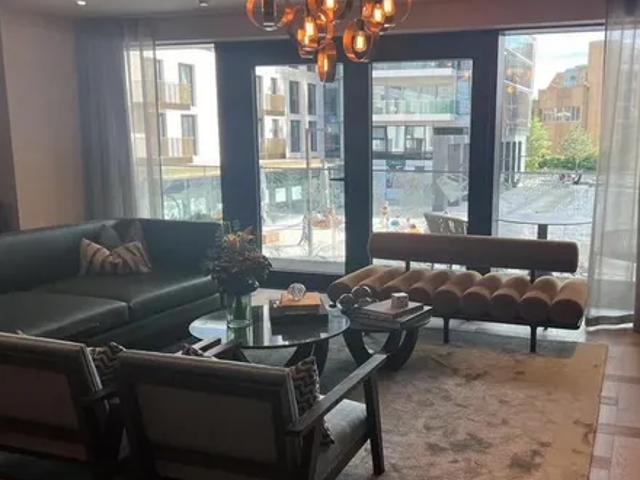London Dock Marketing Suite, Pennington Quay Walk, London, E1W 2BT, United Kingdom | 2 bed apartment for rent #140656646 | Rentberry
