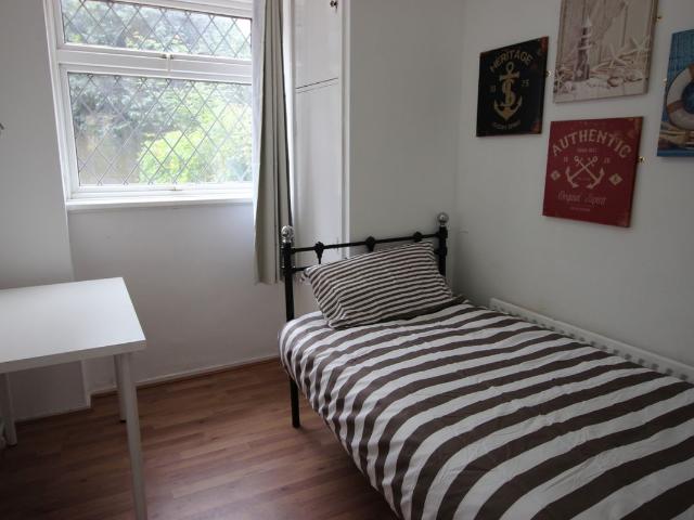 London E14, Room to rent, £700 pcm | PrimeLocation