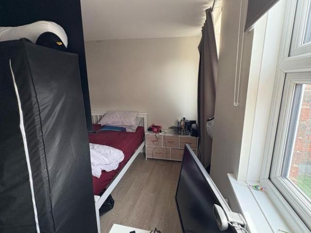 London E14, Room to rent, £950 pcm | PrimeLocation