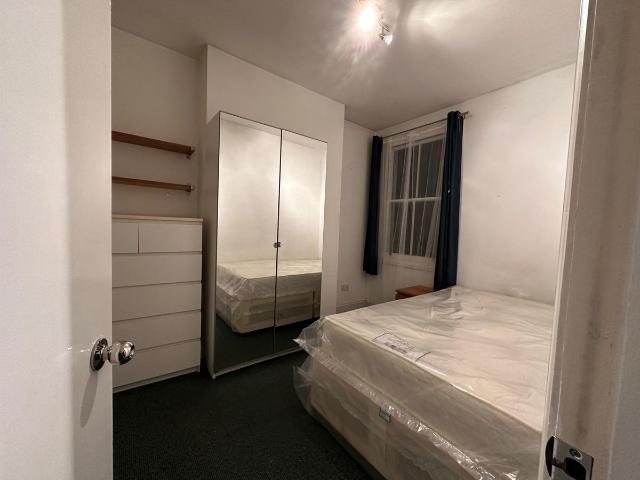 London E14, Room to rent, £950 pcm | PrimeLocation