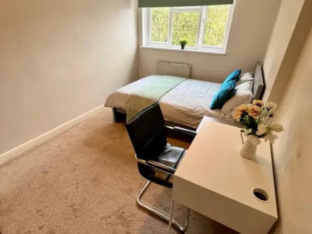 London E14, Room to rent, £1,040 pcm | PrimeLocation
