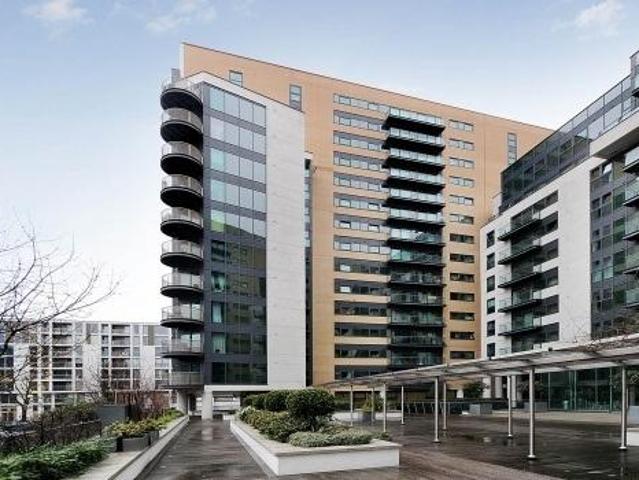 London, E14 2 bed flat to rent £2,600 pcm £600 pw