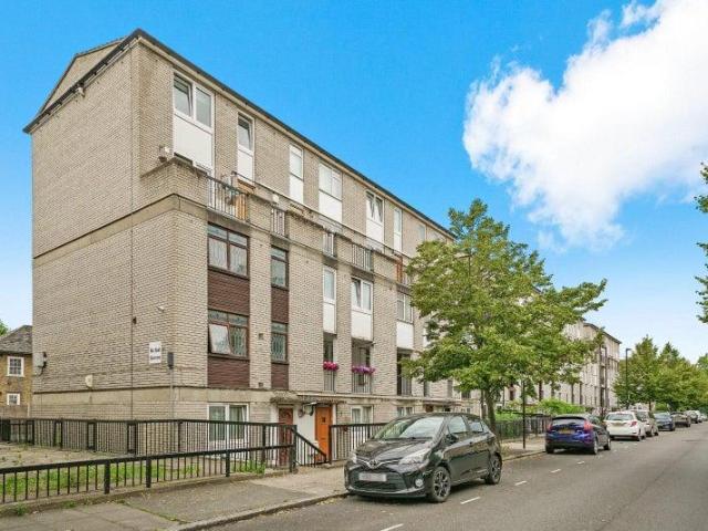 London E14 3 bed flat to rent £3,000 pcm £692 pw