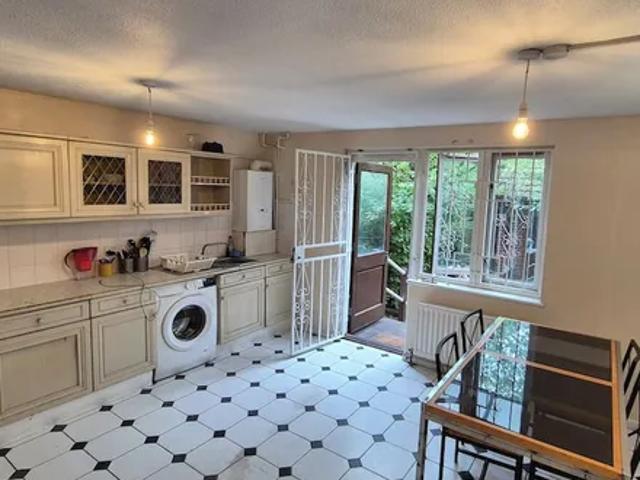 London, E14 3JA, United Kingdom | 5 bed house for rent #135661265 | Rentberry