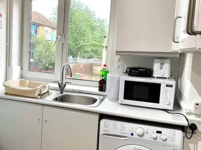 London, E16 1LR, United Kingdom | Studio apartment for rent #167060479 | Rentberry