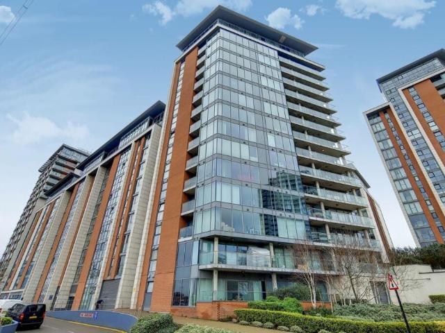 London, E16 2 bed flat to rent £2,100 pcm £485 pw