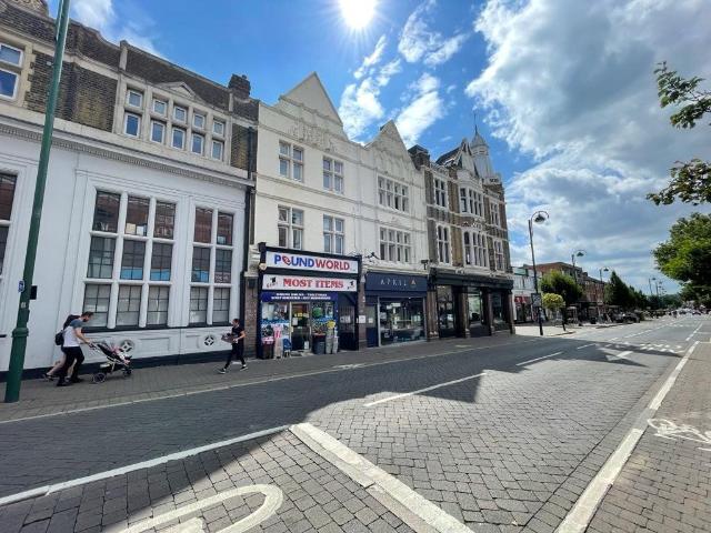 London E11, 1 bed flat to rent, £1,500 pcm | PrimeLocation