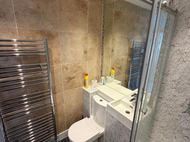 London E11, 2 bed flat to rent, £1,875 pcm | PrimeLocation