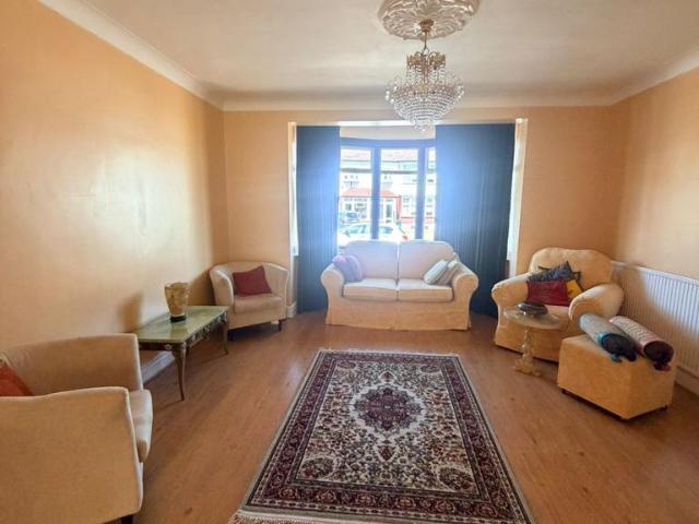 London, E11 5 bed semi detached house to rent £4,000 pcm £923 pw