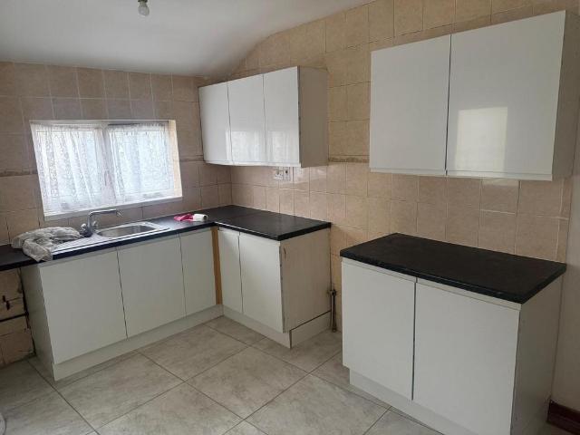 London E11 5 bed terraced house to rent £2,875 pcm £663 pw