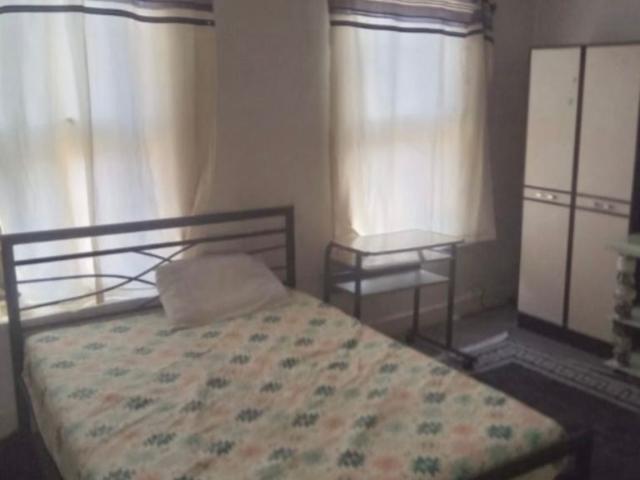 London E12, Room to rent, £800 pcm | PrimeLocation