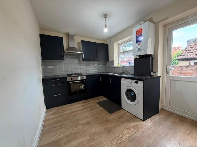 London E12 2 bed flat to rent £1,850 pcm £427 pw
