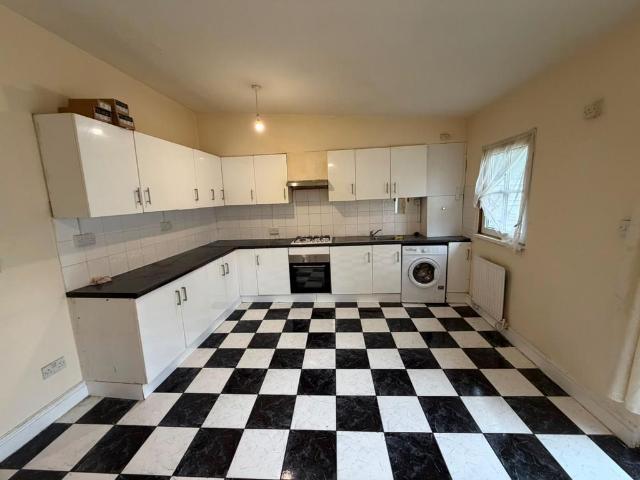 London E12 3 bed terraced house to rent £2,800 pcm £646 pw