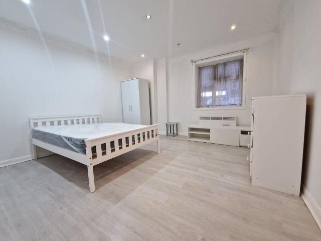 London E13, Room to rent, £1,101 pcm | PrimeLocation