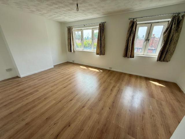 London E13, 3 bed maisonette to rent, £2,400 pcm | PrimeLocation