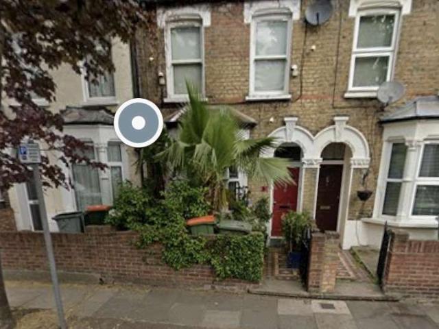 London E13, 3 bed flat to rent, £2,800 pcm | PrimeLocation