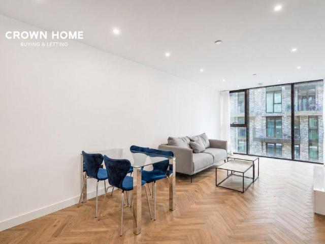 London E1W 2 bed apartment to rent £3,900 pcm £900 pw