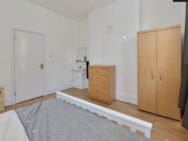 London E1, Room to rent, £1,083 pcm | PrimeLocation
