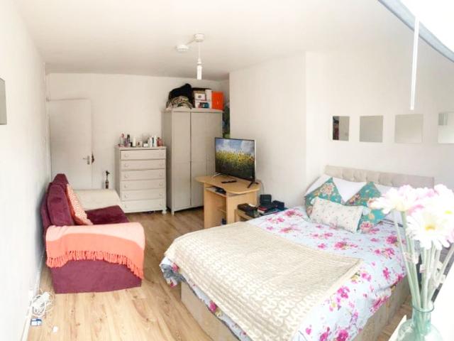 London E1, Room to rent, £1,150 pcm | PrimeLocation