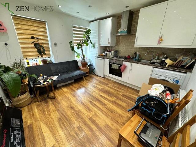 London E2 2 bed flat to rent £2,200 pcm £508 pw