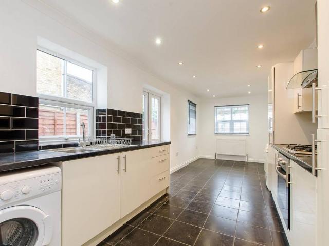 London E3 5 bed house to rent £4,850 pcm £1,119 pw