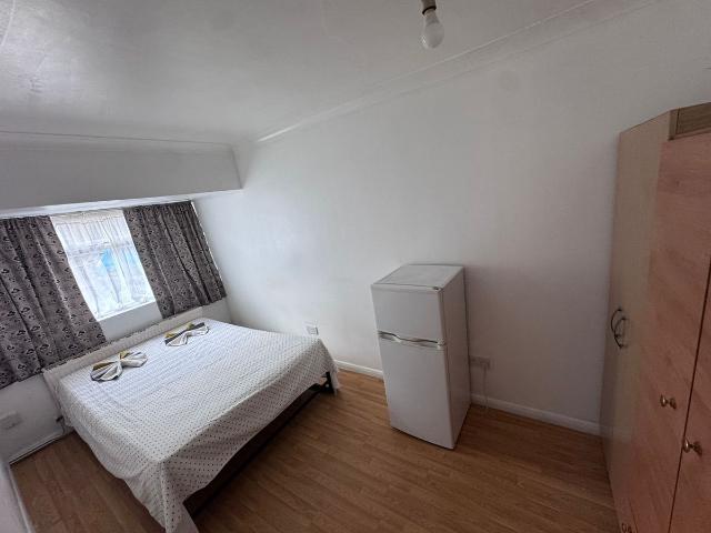 London E3, Room to rent, £725 pcm | PrimeLocation