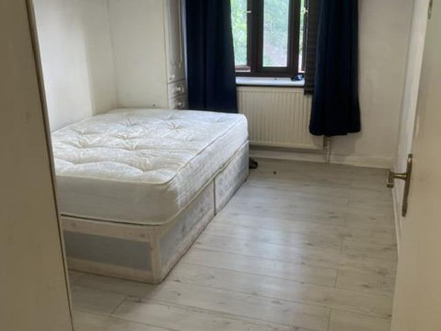 London E4,Chingford, 3 bedroom, 15 min bus to U/G