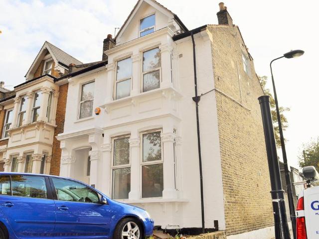 London E7 3 bed flat to rent £2,400 pcm £554 pw