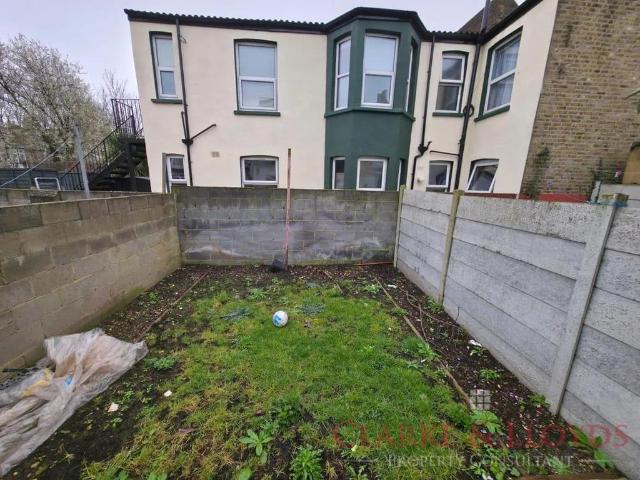 London E7 7 bed terraced house to rent £5,500 pcm £1,269 pw